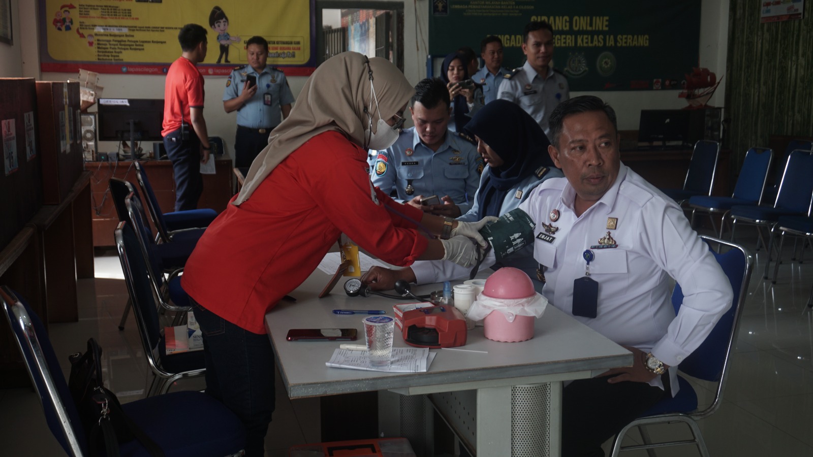 Semarak HDKD Ke-78, Pegawai Lapas Cilegon Bantu Sesama Dengan Kegiatan Donor Darah – Harita.id