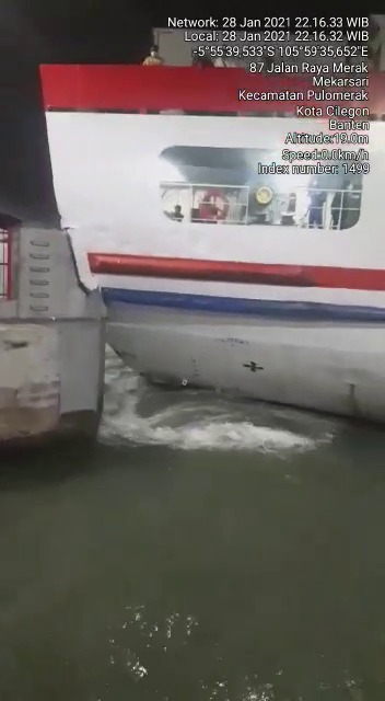 KMP Rishel Terseret Arus Kencang Tabrak Fender Dermaga 4 Merak – Harita.id